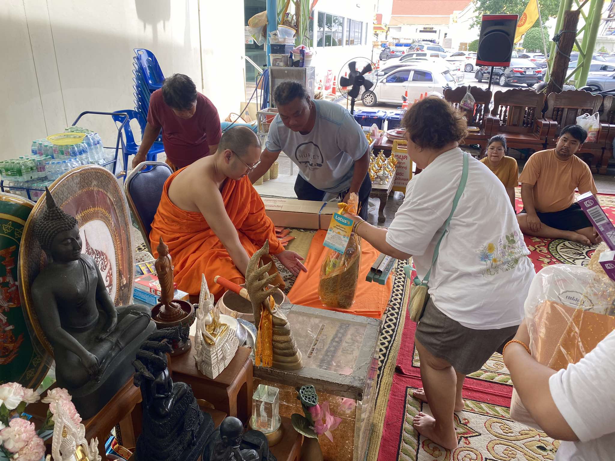 กิจกรรมถวายหลอดไฟ และเทียนพรรษา วัดปริวาสราชสงคราม พระราม 3 กรุงเทพมหานคร - BEGISTICS